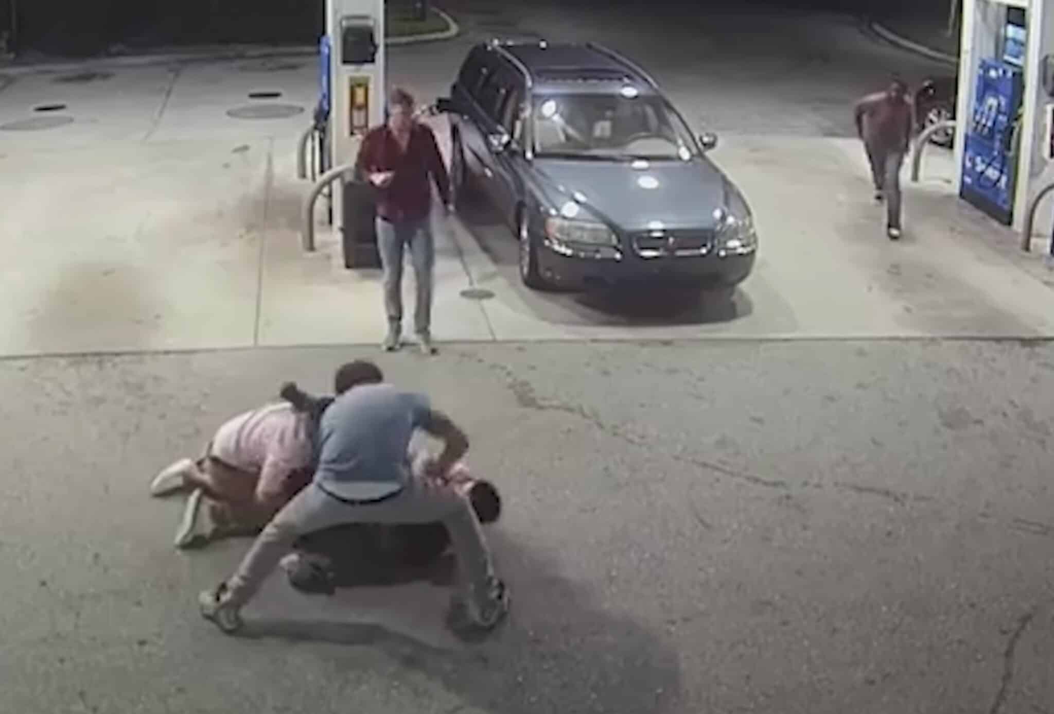 [WATCH] Two Concealed Carriers Meet Armed Robber, But They're Unarmed ...